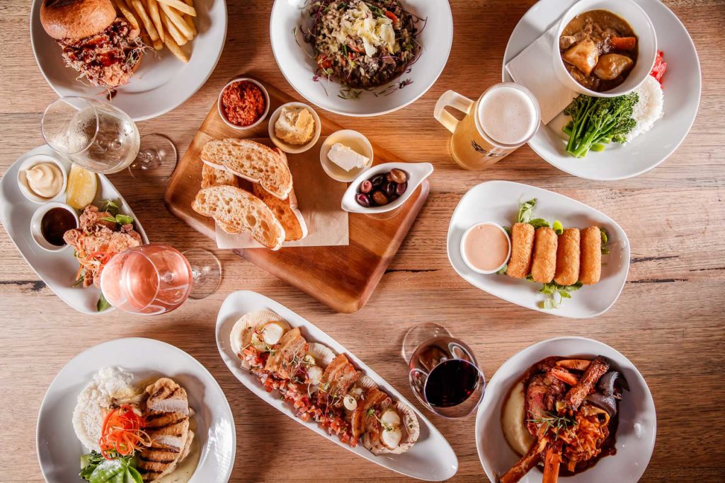 Eat, Drink & Relax - Welcome to Hope Island Tavern